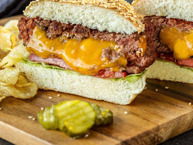 Cracker Barrel Cheddar Stuffed Burger - Lactalis Culinary